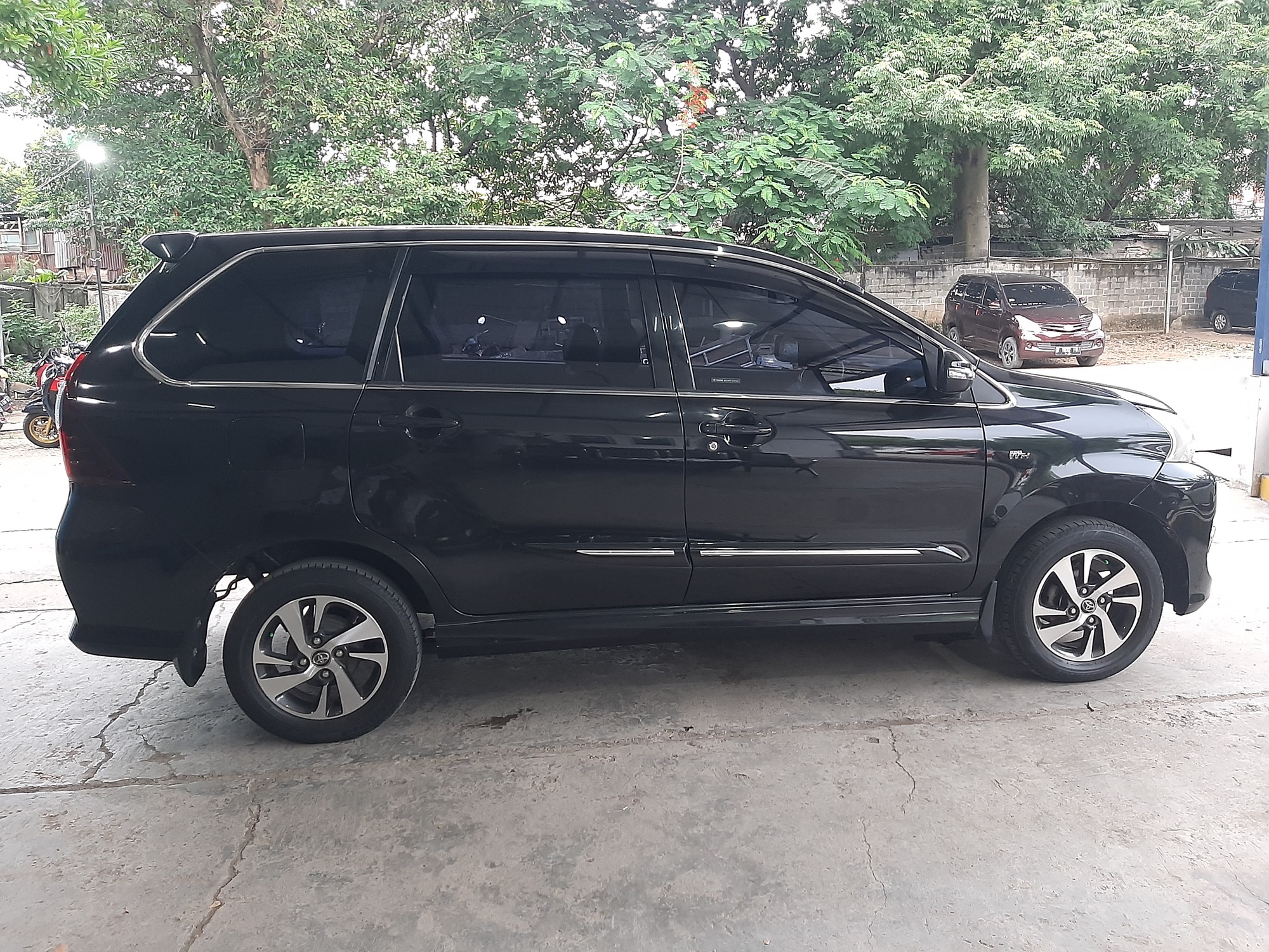 Lelang TOYOTA AVANZA VELOZ harga Rp. 160.000.000 | AUKSI
